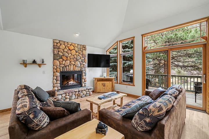 Riverfront Townhouse | Private Fishing + Wildlife - Estes Park, CO