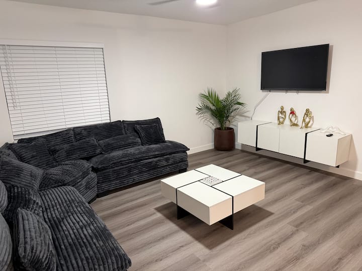 Cozy Home Stay /Near Theme Parks - Disaster!, Orlando