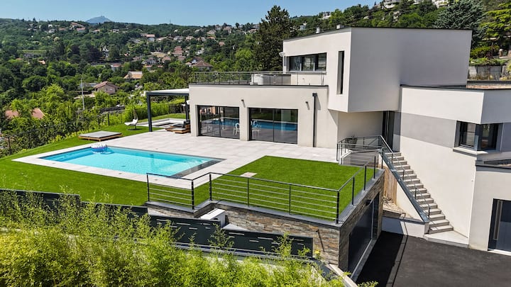 Villa D’exception Avec Vue Panoramique Et Piscine - Clermont-Ferrand