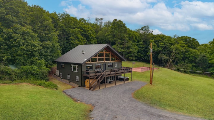 Hemlock Hollow Lodge | Sleeps 20 | Family Friendly - Lake Raystown Resort, Entriken