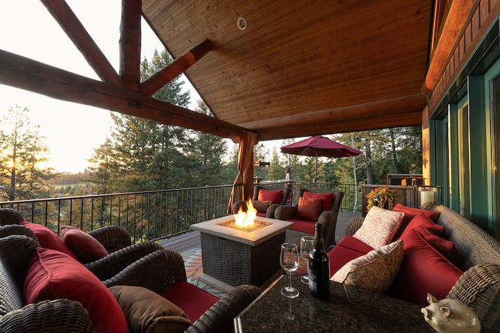 Luxury Montana Cabin With Hot Tub & Lake Views - Bigfork, MT