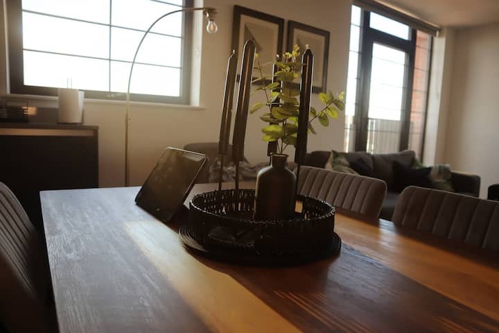 Canal Views| Fast Wifi & Workspace | Sleeps 8 - Birmingham