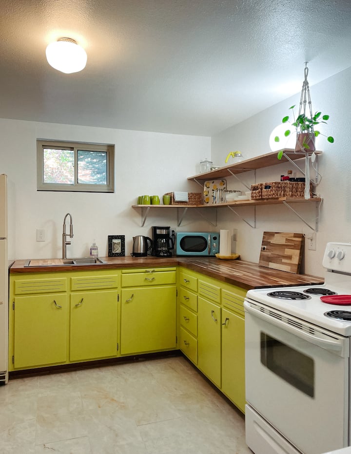 Retro Retreat - Colorado Springs, CO