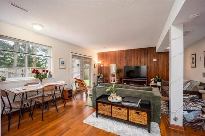 Private 1br Suite With Laundry Near Skytrain - Coquitlam