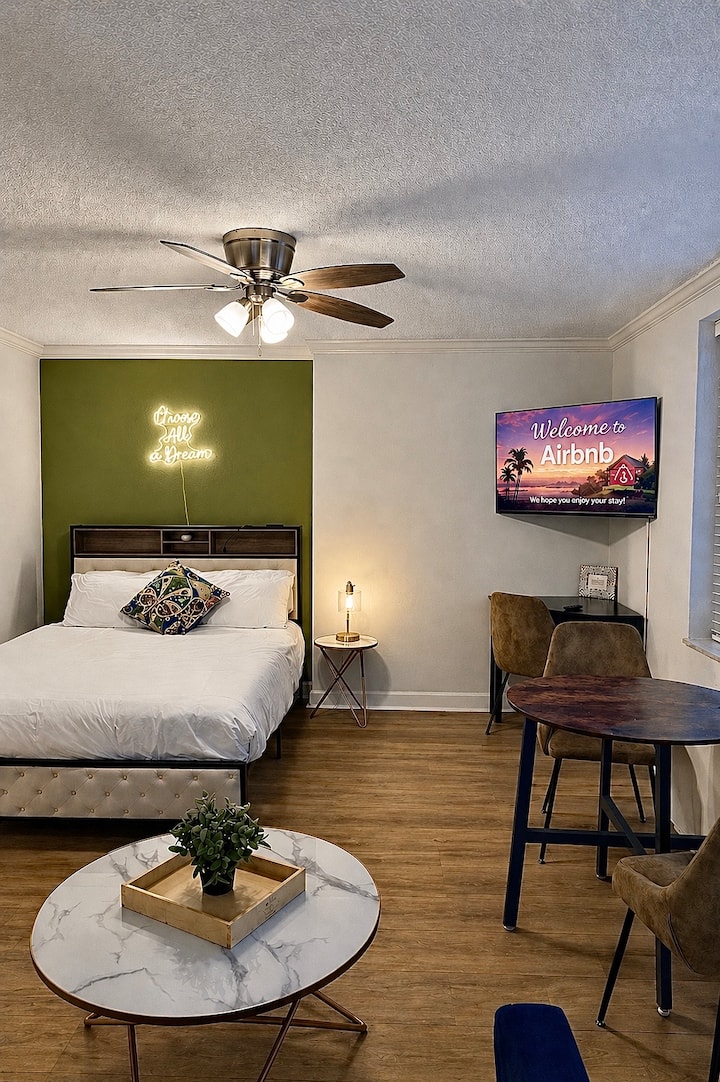 Downtown Atl Condo | City View | Walk To Stadium - Atlanta