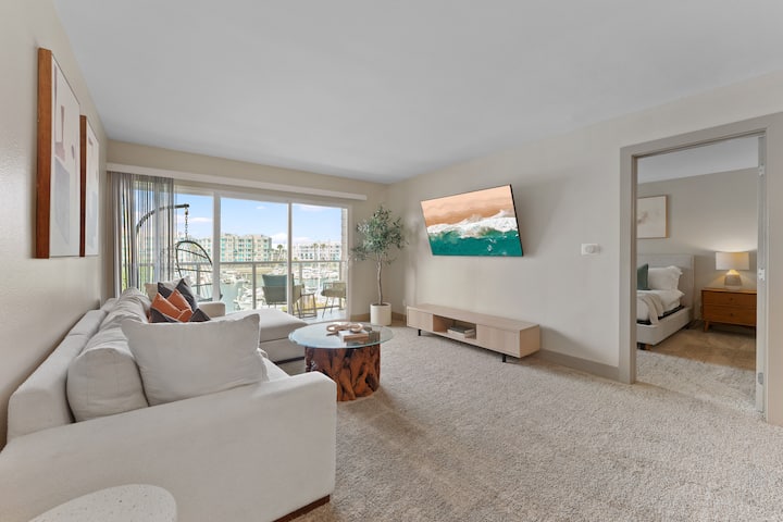 Glass Galley' Full Marina View Waterfront Pool Spa - Rustic Canyon - Los Angeles