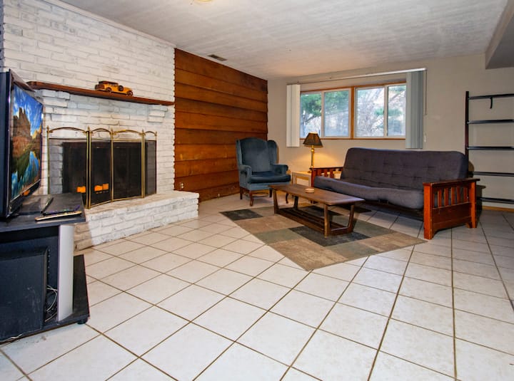 Entire Lower Level With Great Backyard. Has W/d! - Minneapolis, MN