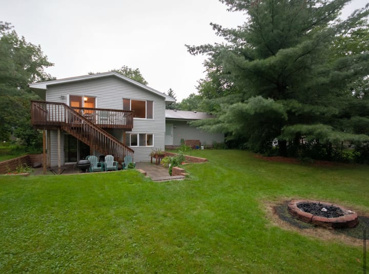 Entire Lower Level With Great Backyard. Has W/d! - Minneapolis
