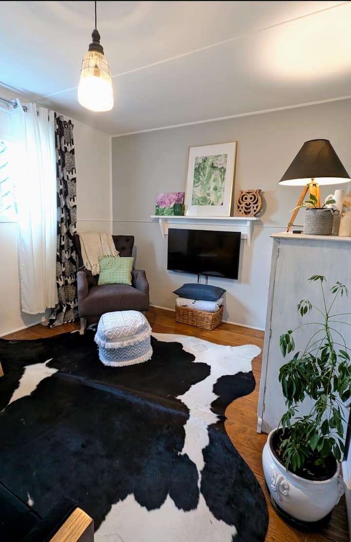 The Little House On Longwarry Hill - Bunyip