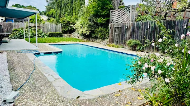 Spacious 4br Napa Home W/ Pool - Napa, CA