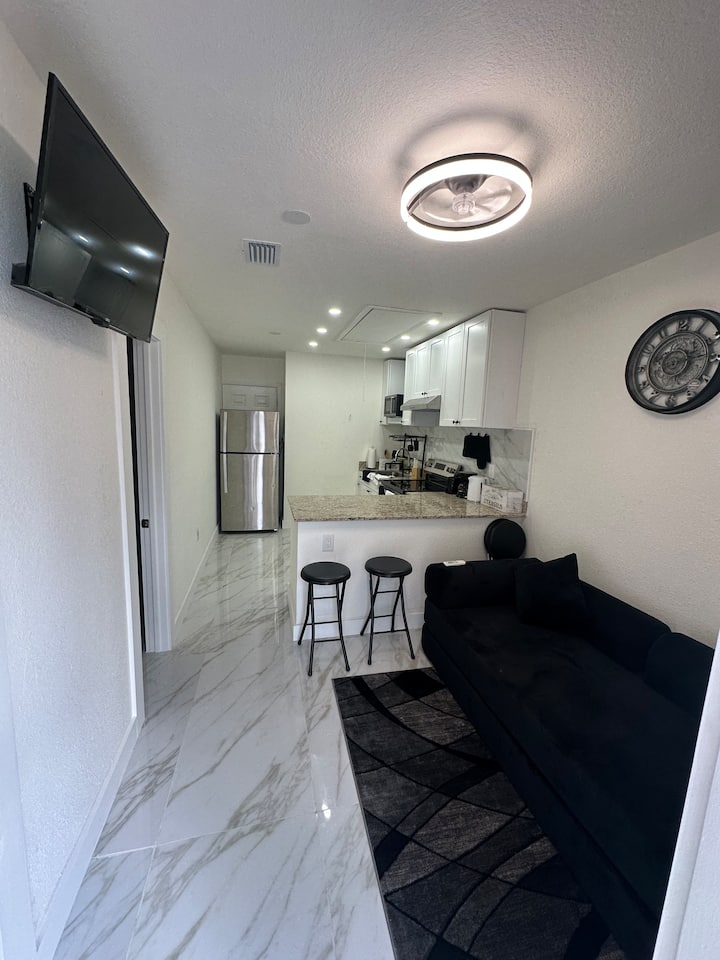 Cozy Apartment - Lakeland, FL