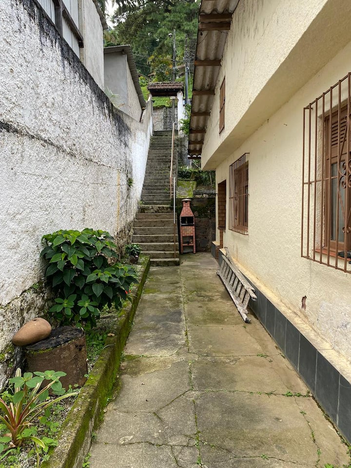 Casa Aconchegante Com 2 Quartos + ÁRea Externa - Teresópolis