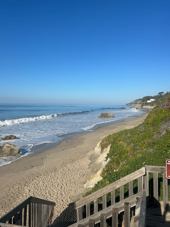 Seaside Family Escape Short Walk To The Beach - Malibu, CA