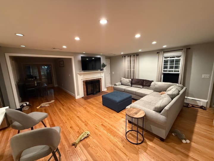 Tom’s Lake House - Foxborough, MA