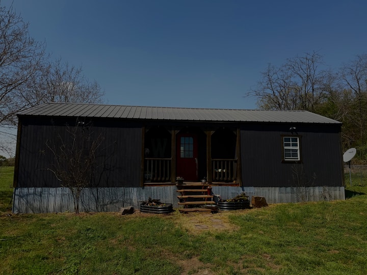 Charming 2 Acre Tiny House - Clarksville, AR