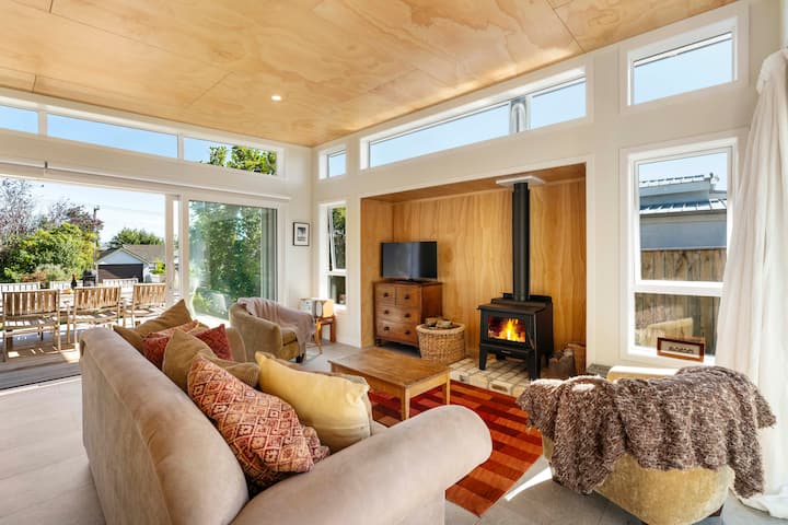 Fireside Retreat / Warm & Cosy Stay / Outdoor Flow - Taupo