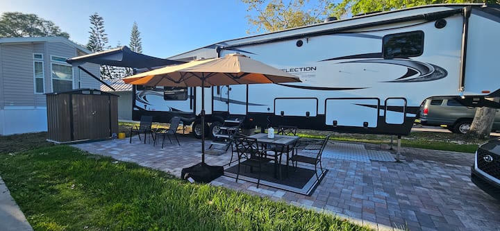 Dunedin Rv 1br+office, Beach | Pool, Gym, Sleeps 6 - Dunedin, FL