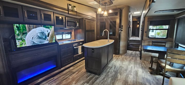 Cozy Rv, Close To Beach, 2br+ Bunk, Pool, Gym - Dunedin, FL