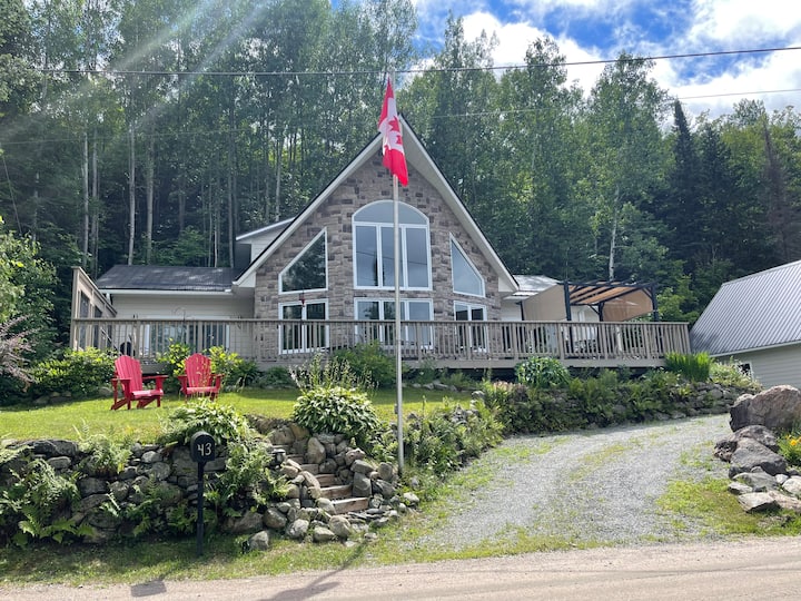 Peaceful Waterfront Escape On Kamaniskeg Lake - Barry's Bay