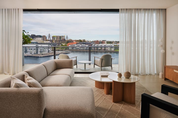 Luxury Split Level Waterfront View Penthouse - Surry Hills