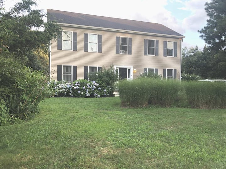 4br Oak Bluffs Home + Walk To Circuit - Oak Bluffs, MA