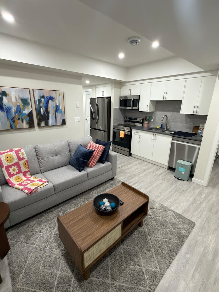 Private & Cozy 2 Bedroom Guest Unit In Livingston - 卡加利