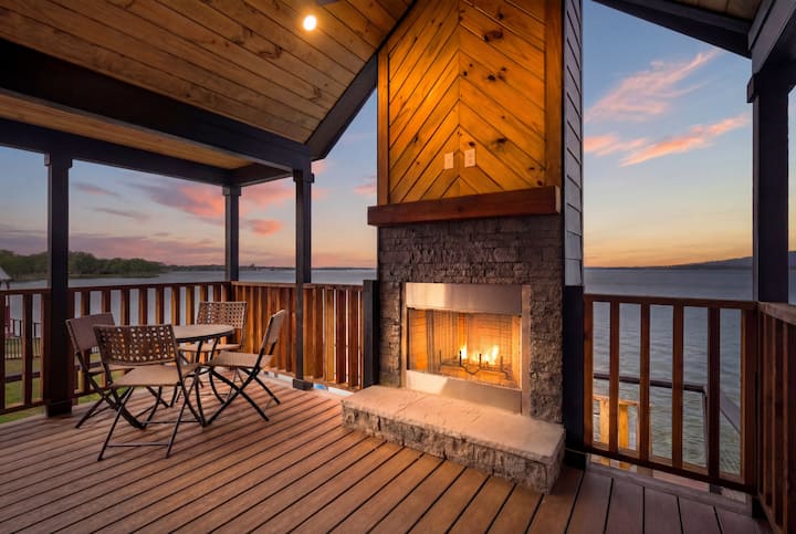 Lakefront Retreat Paradise - Mount Pleasant, TX