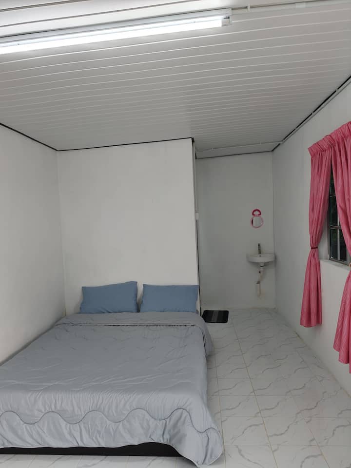 Budget Stay With Private Bathroom Nearby Airport - Teluk Kumbar