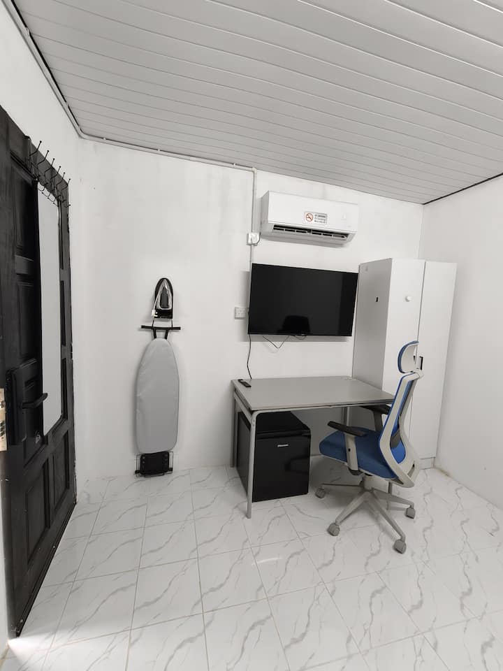 Budget Stay With Private Bathroom Nearby Airport - Teluk Kumbar