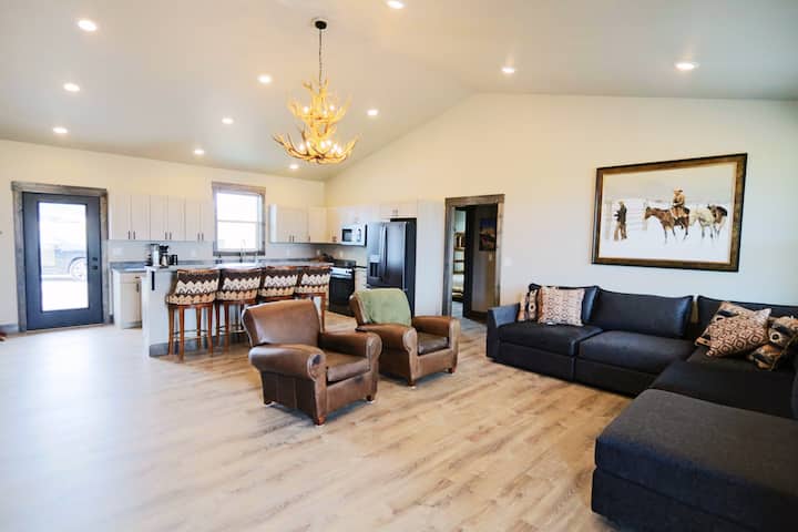 Madison Valley Vista: Luxury Retreat & Views - Ennis, MT