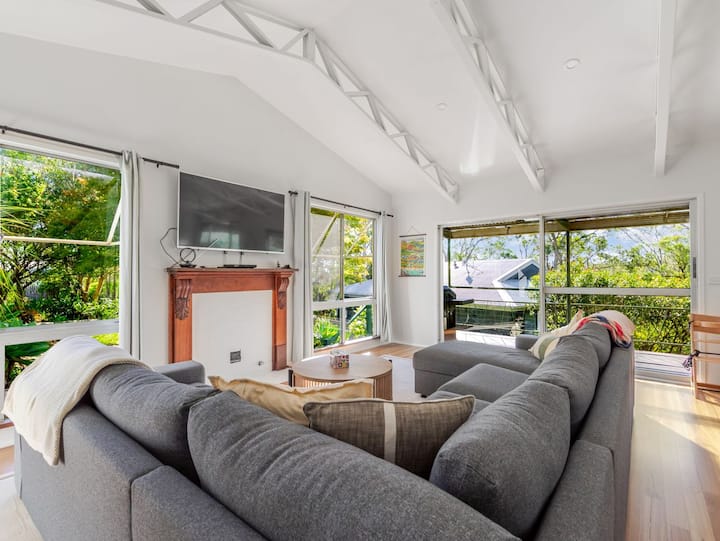 Bush To Beach Family & Fur Coastal Retreat - Moruya