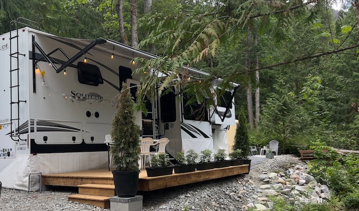 Stay Pemby - Deluxe Camping; Sauna & Cold Plunge - Pemberton, BC, Canada