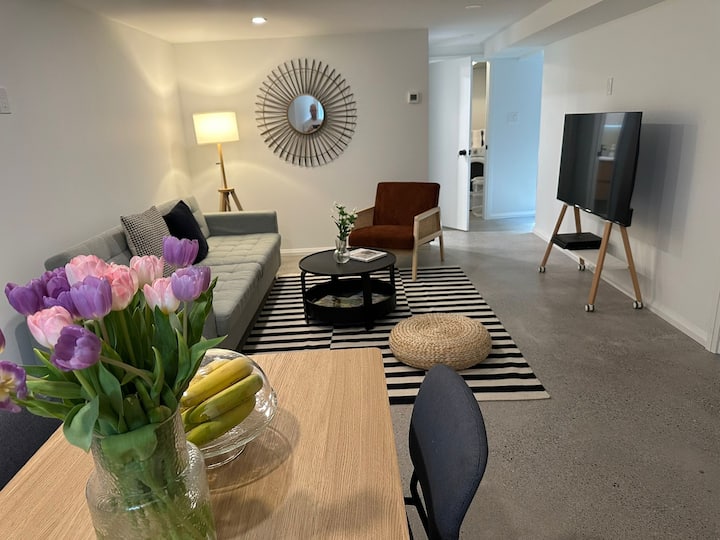 Cosy Bsmt Suite - Walk To Lake, High Park & Subway - Toronto