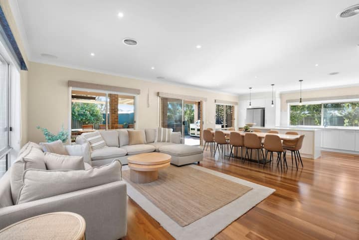 Surfside Haven - 100m To Beach - Sleeps 12! - Ocean Grove