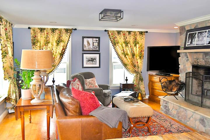 Curated 1908 Middleburg Farmhouse · Near Uchs - Middleburg, VA