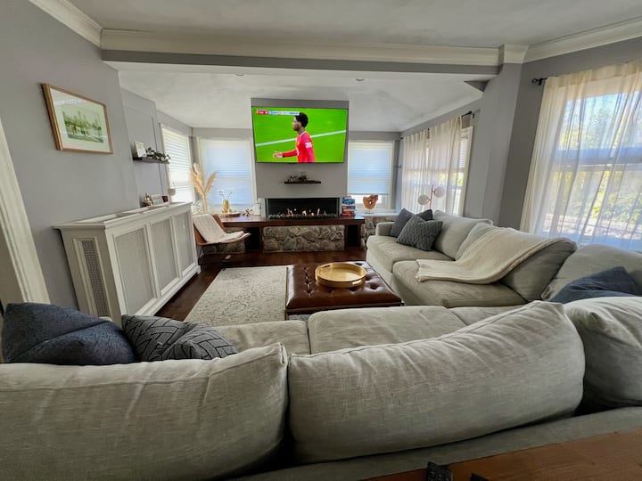Cozy World Cup Retreat: 5 Miles To Stadium - Norwood, MA