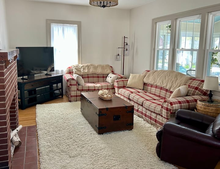 Stone's Throw Bungalow - 2br, 1ba, 1/2 Mi From Dt. - Bowling Green, OH