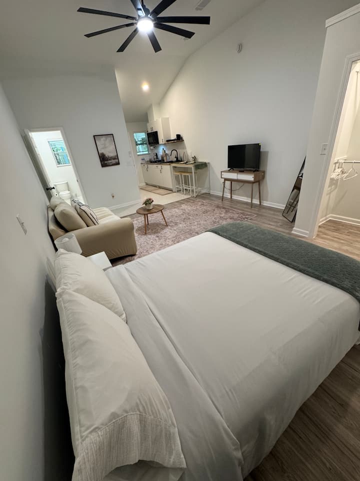 New Private Suite 10 Minutes From The South Arena - Duluth, GA