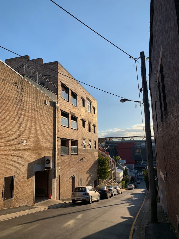 Three Bedroom Terrace House - Milton, Australia