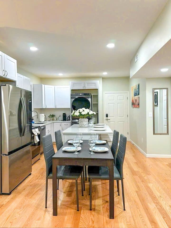 Free 2 Parking | 3br Near Encore & Boston - Revere, MA