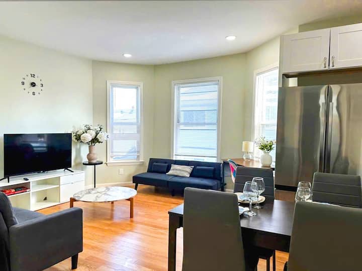 Free 2 Parking | 3br Near Encore & Boston - Somerville, MA