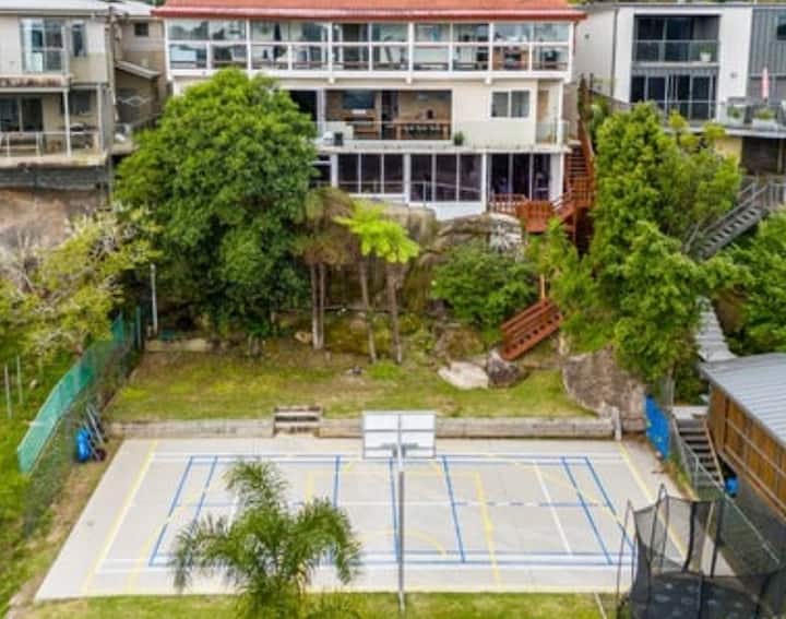 Spacious City Forest Water View Near City W/ Pool - Manly