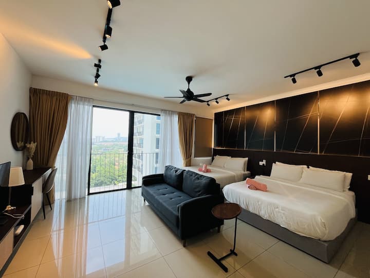 Trefoil@setiaalam"4 Pax Free Netflix<gym N Pool > - Shah Alam