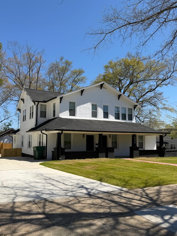 Historical 7-bedroom House - Sleeps 10-20! - Tupelo, MS