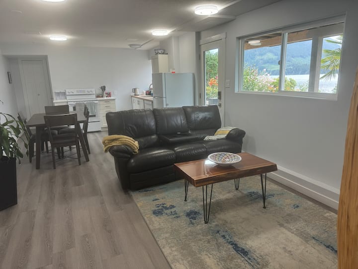 Waterfront Walkout Suite With Private Entrance - Canada