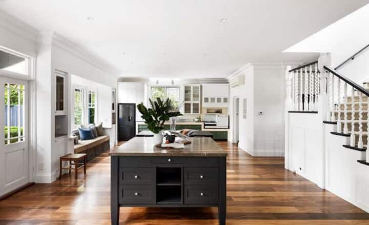 Melbourne Retreat | 5br + 4 Bath (Unfurnished) - Saint Kilda