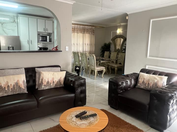 Zola’s Bnb - Amanzimtoti