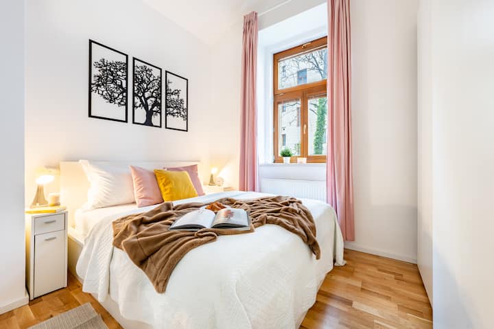 1bdr Apt. W/ Tv & Netflix • 5 Min National Museum - Praga