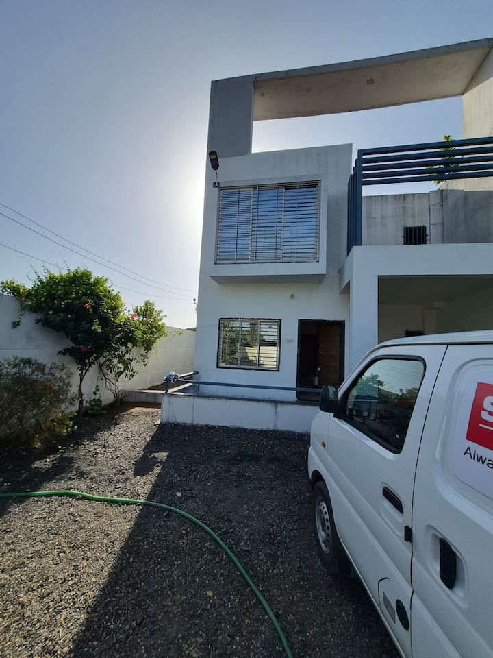 આધુનિક ૩ Bhk ફાર્મ હાઉસ ભાડે આપવાનું છે! 
​ - Bardoli