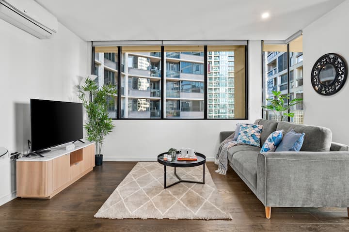 Elegant 2b Cbd Living | Free Parking, Pool & Gym - Australia